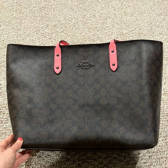 Coach | Bags | Coach Town Tote In Signature Canvas 76636 Brown Pink ...